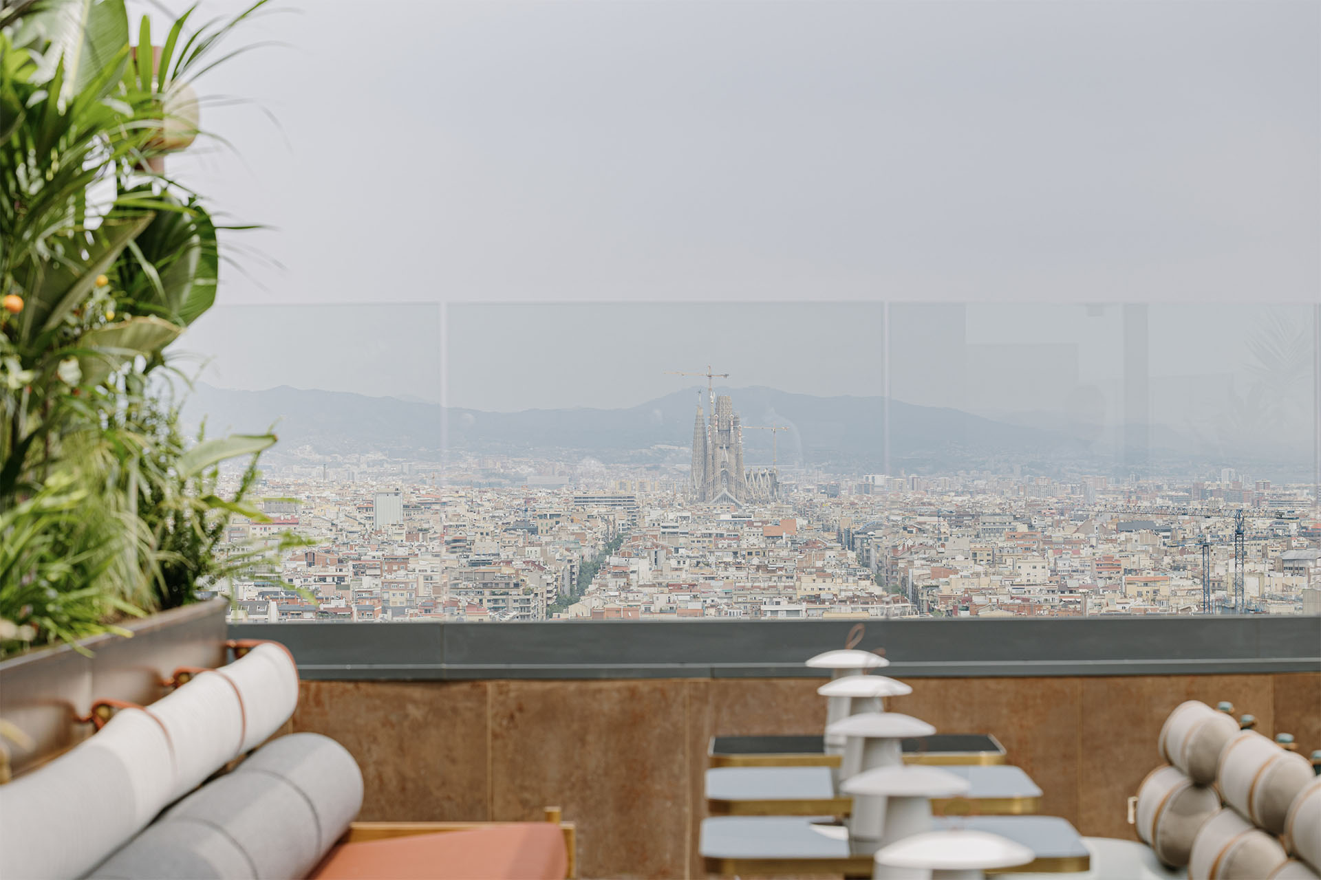Nobu Hotel Barcelona inaugura el rooftop más alto de la ciudad ...