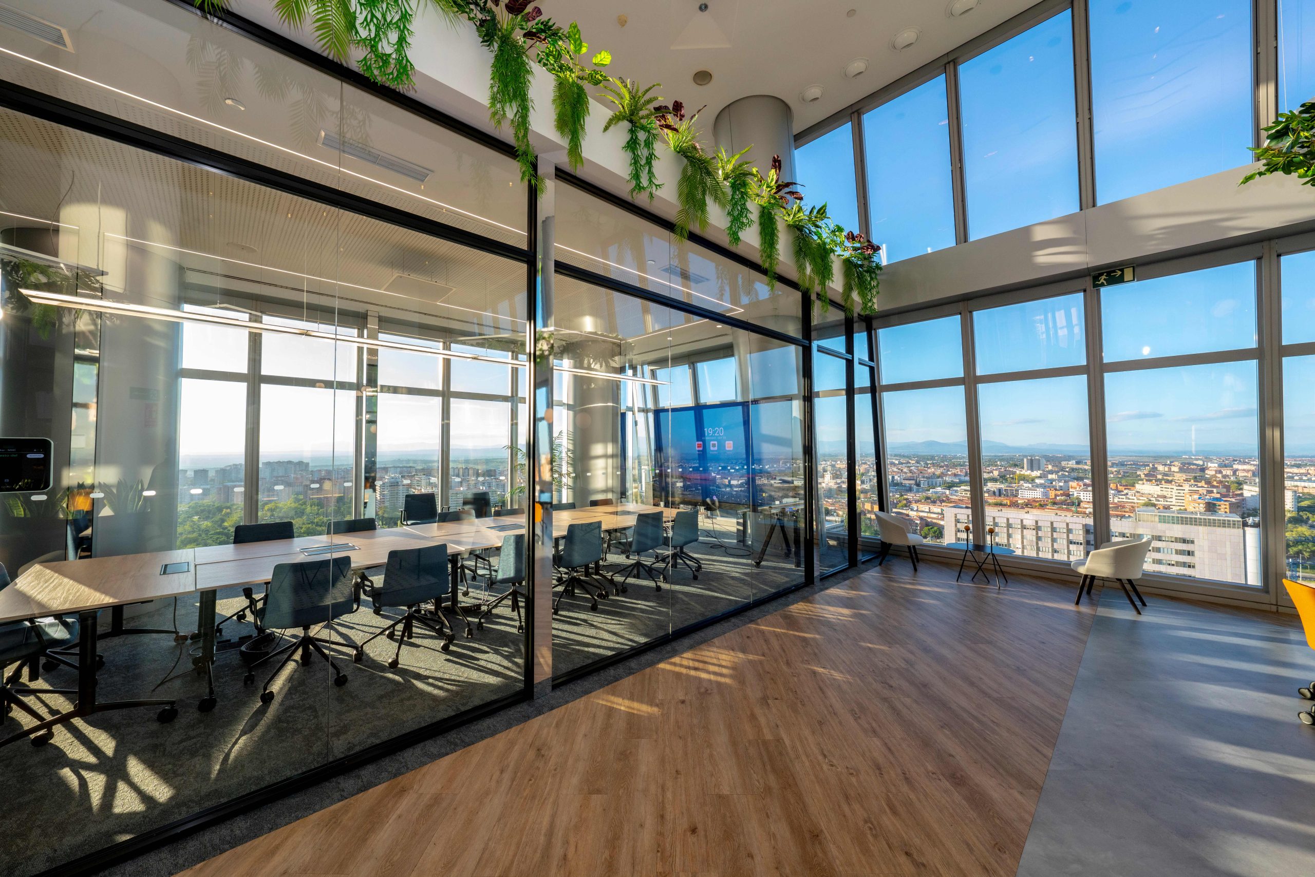 La Torre Emperador Castellana estrena nuevos espacios con vistas aéreas ...