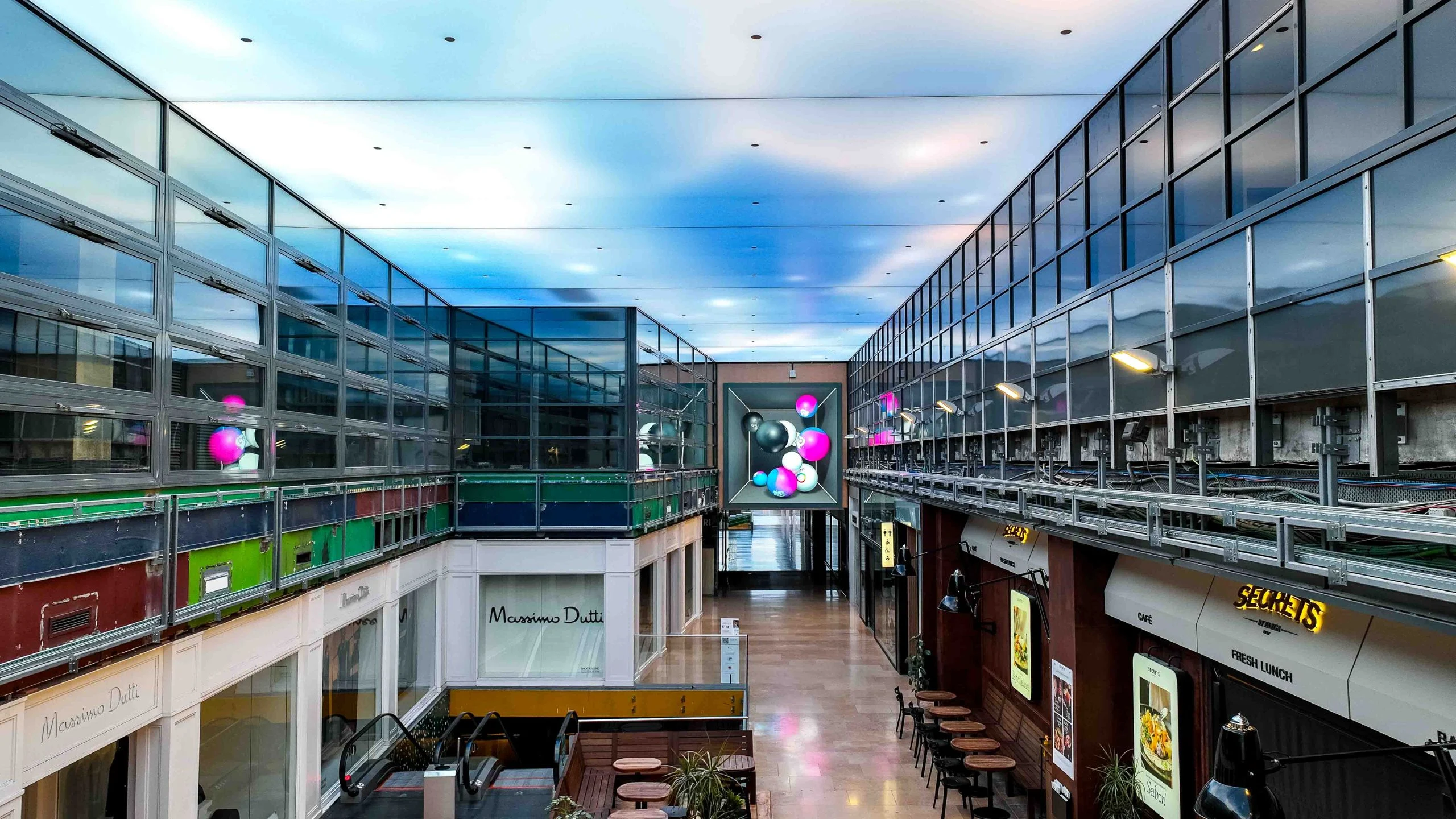 L'illa Diagonal estrena una pantalla de 1.100m2 en su techo