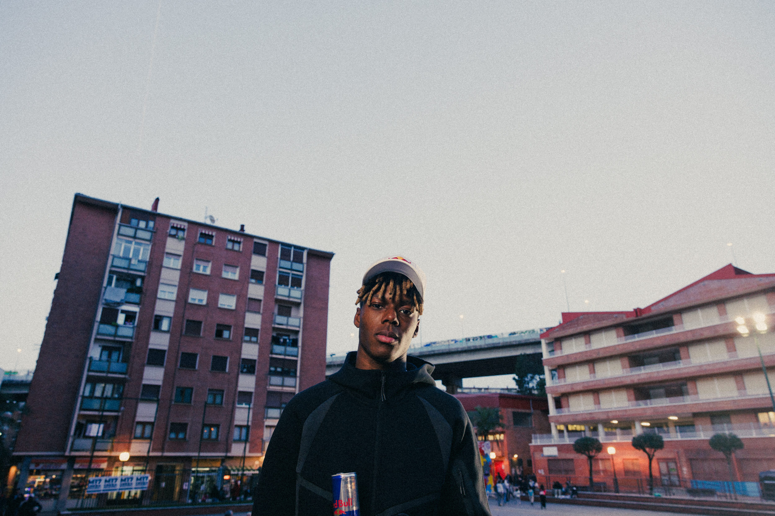 Nico Williams y Red Bull buscan al próximo rey del barrio