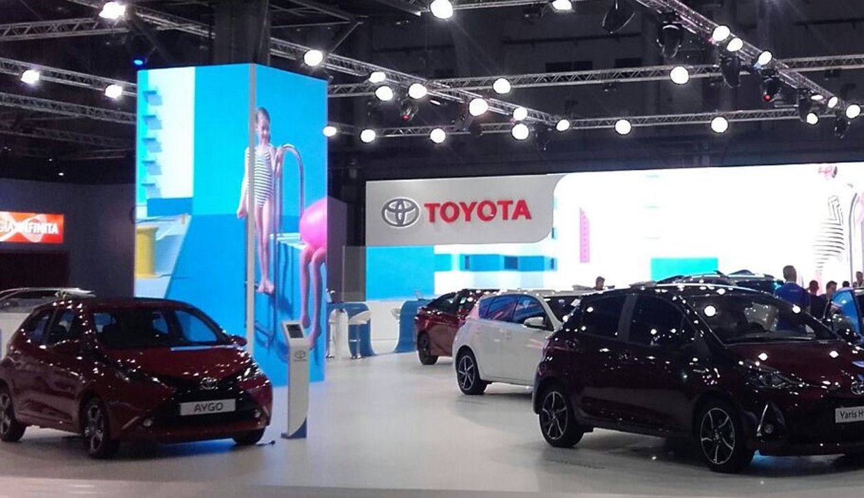 Tecnología y diseño en el stand de Toyota - eventoplus.com